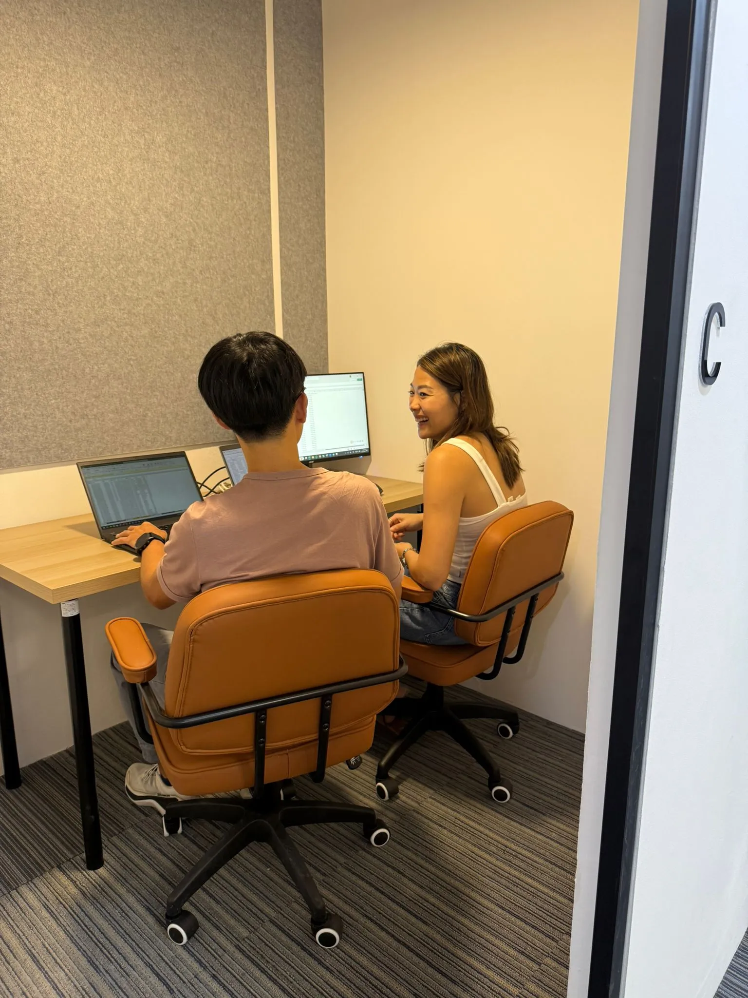 2 Pax Private Desk with Monitor (Hour/Day) at Cosy Corner @ Jalan Besar